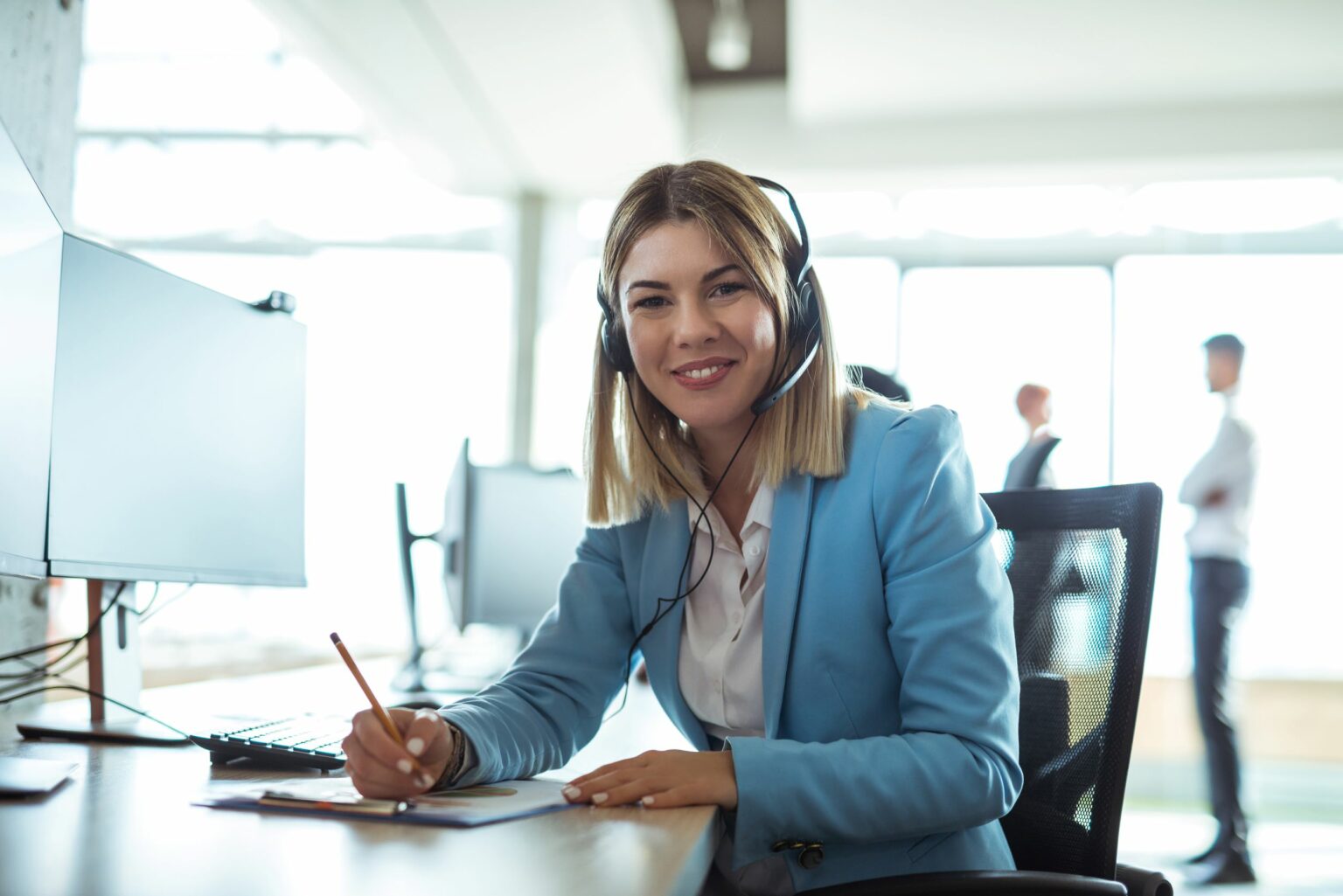 How to Choose Between Phone Answering and Virtual Receptionist Services